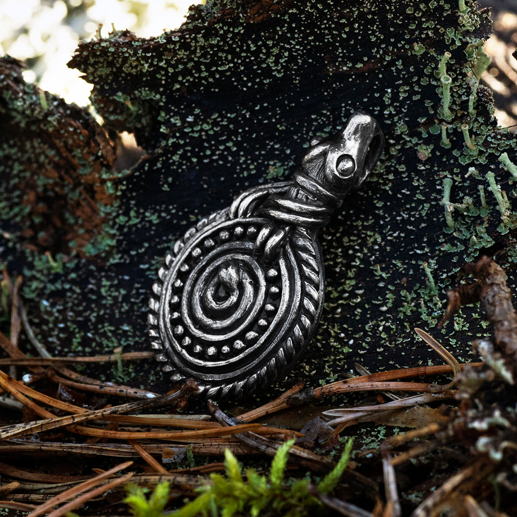 Nidhöggr Amulet, Silver – Grimfrost Intl